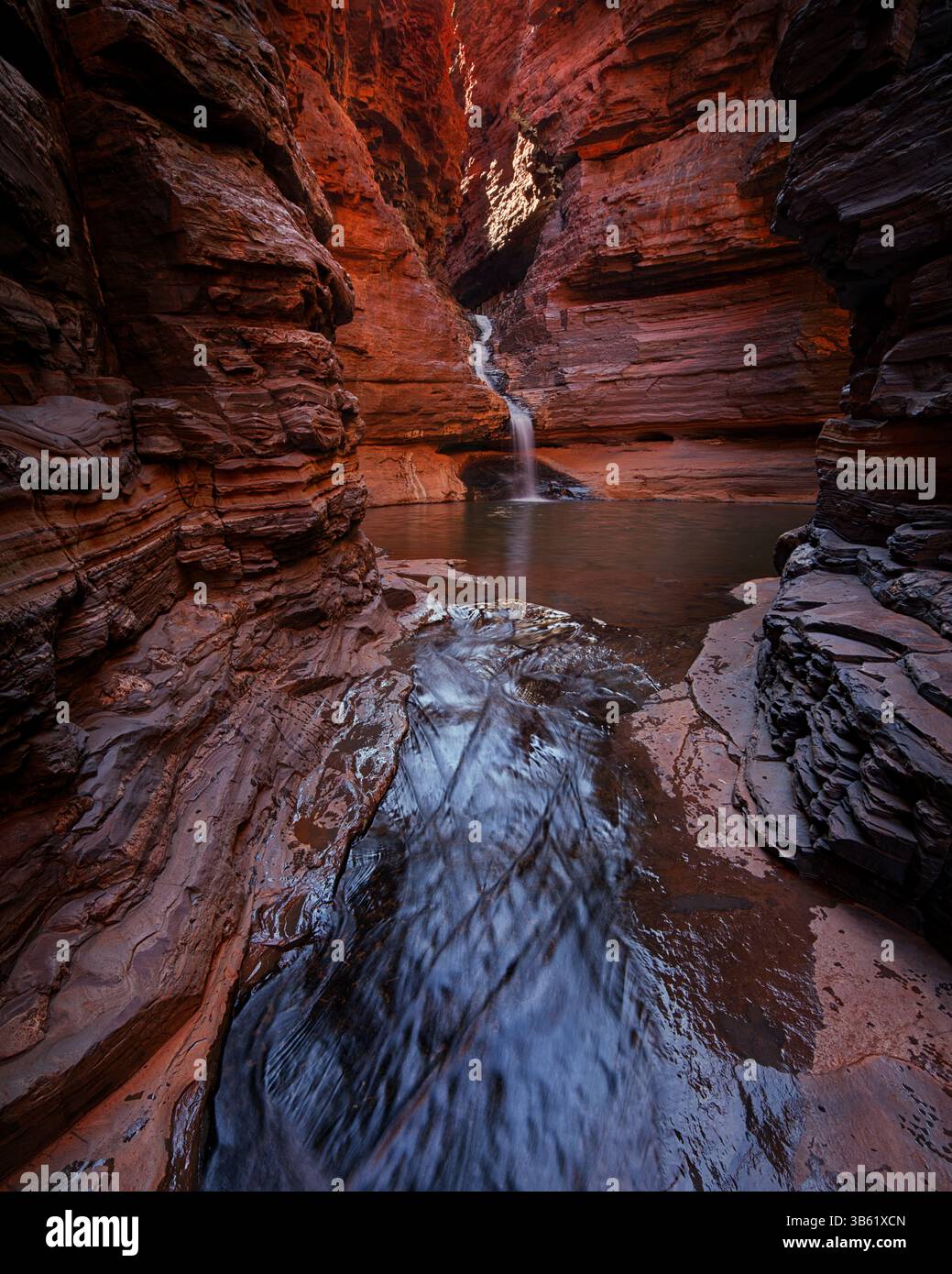 The waterfall into Regan's Pool, Hancock Gorge Stock Photo - Alamy
