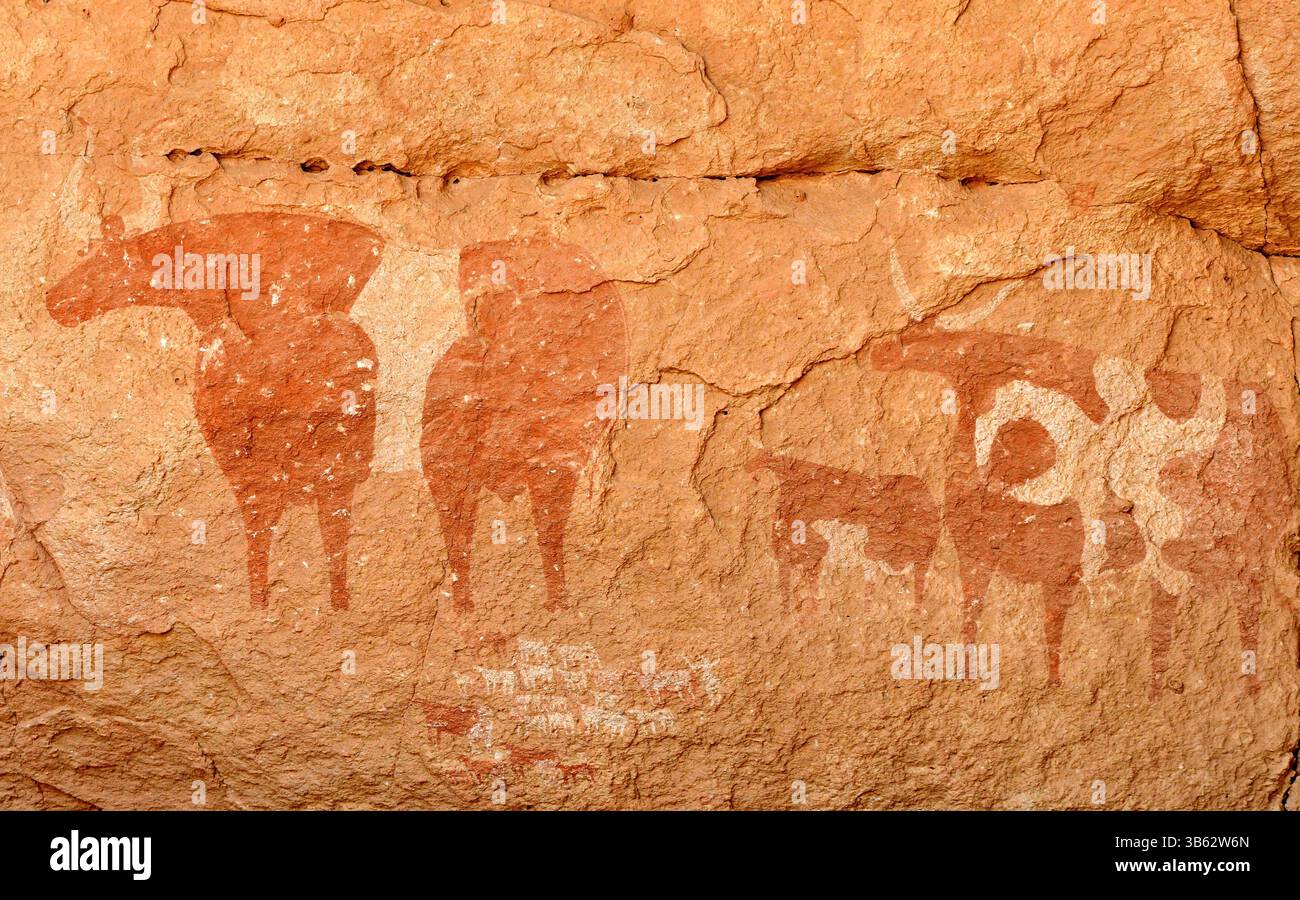 Ennedi Plateau cave paintings are between 2000 and 9000 years old Stock ...