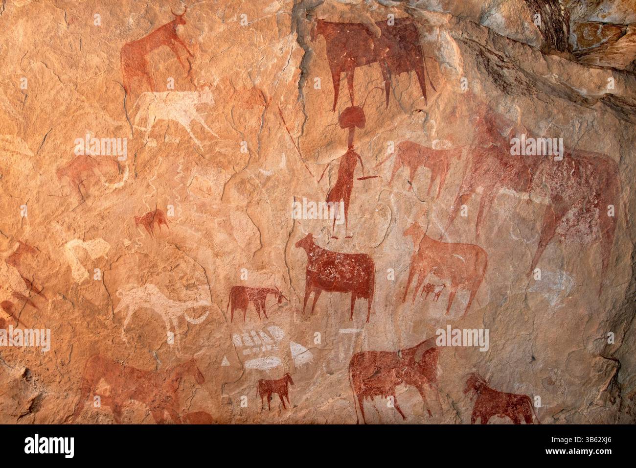 Ennedi Plateau cave paintings are between 2000 and 9000 years old Stock ...