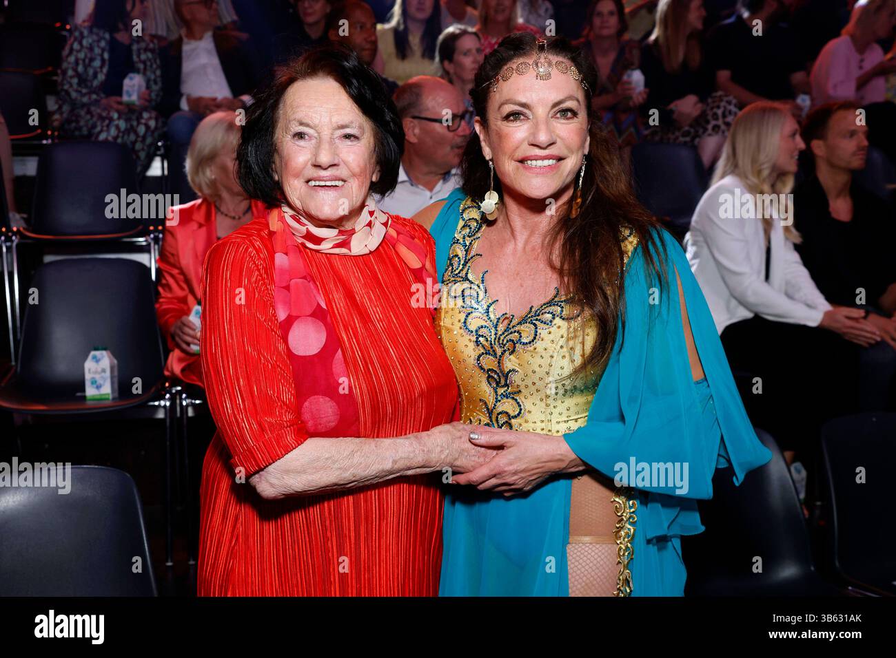 Schauspielerin Christine Neubauer mit ihrer Mutter Lydia Neubauer l bei ...