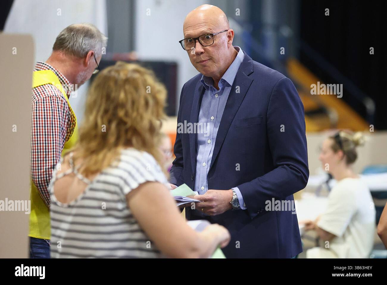Australian Liberal Party leader Peter Dutton talks with an election ...