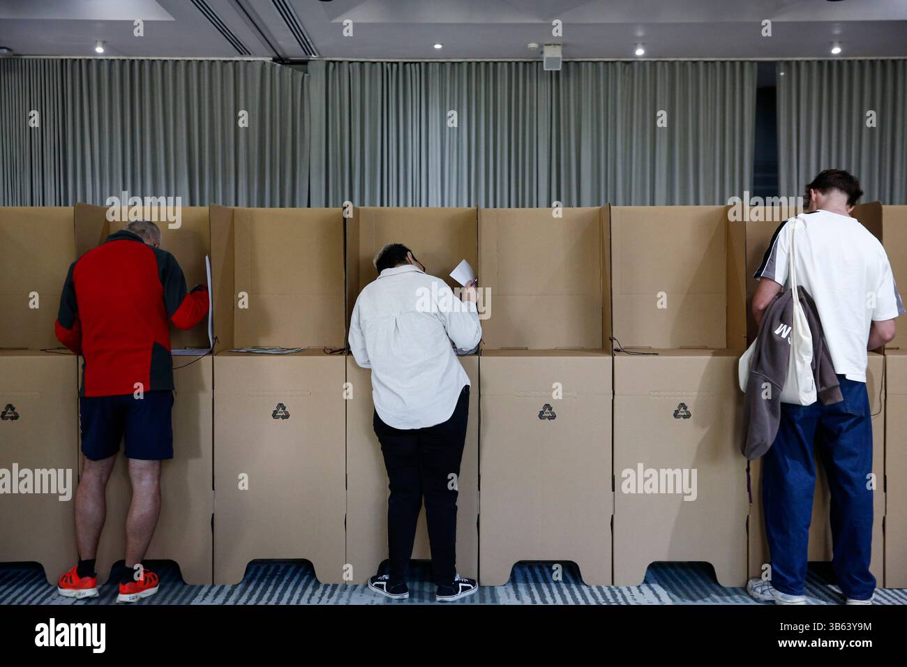 Voters mark their ballot papers in private booths on election day ...