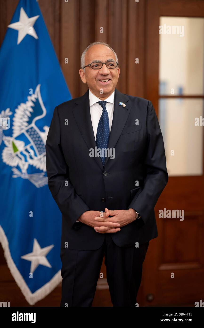 Department of Homeland Security (DHS) Secretary Kristi Noem swears in ...
