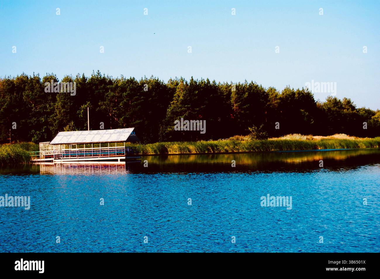 Cozy waterfront cabin dock hi-res stock photography and images - Alamy