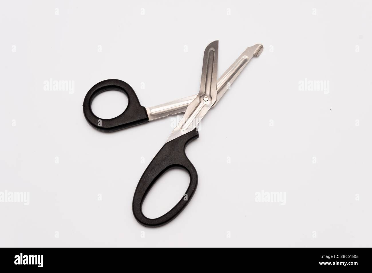 Trauma scissors are an indispensable attribute of medical equipment ...