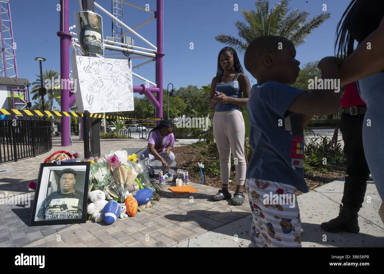 Orlando free fall ride hi-res stock photography and images - Alamy