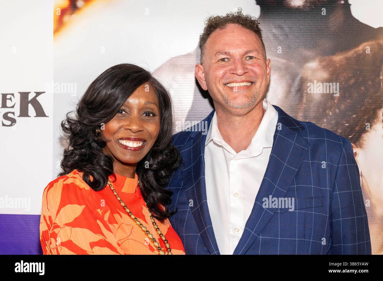 Angela Sadler Williamson mit Ehemann Geoff bei der Weltpremiere des ...