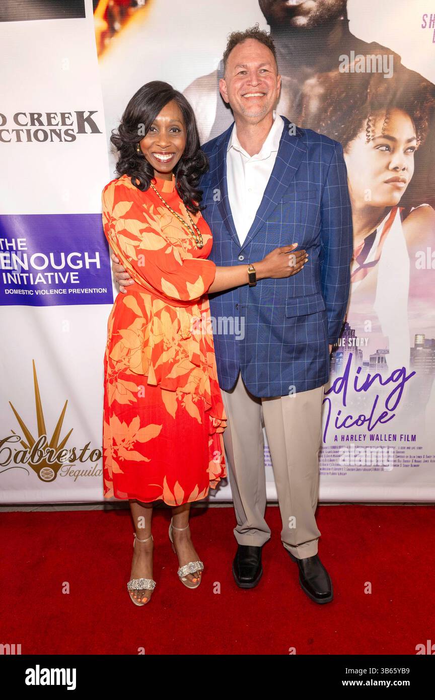 Angela Sadler Williamson mit Ehemann Geoff bei der Weltpremiere des ...