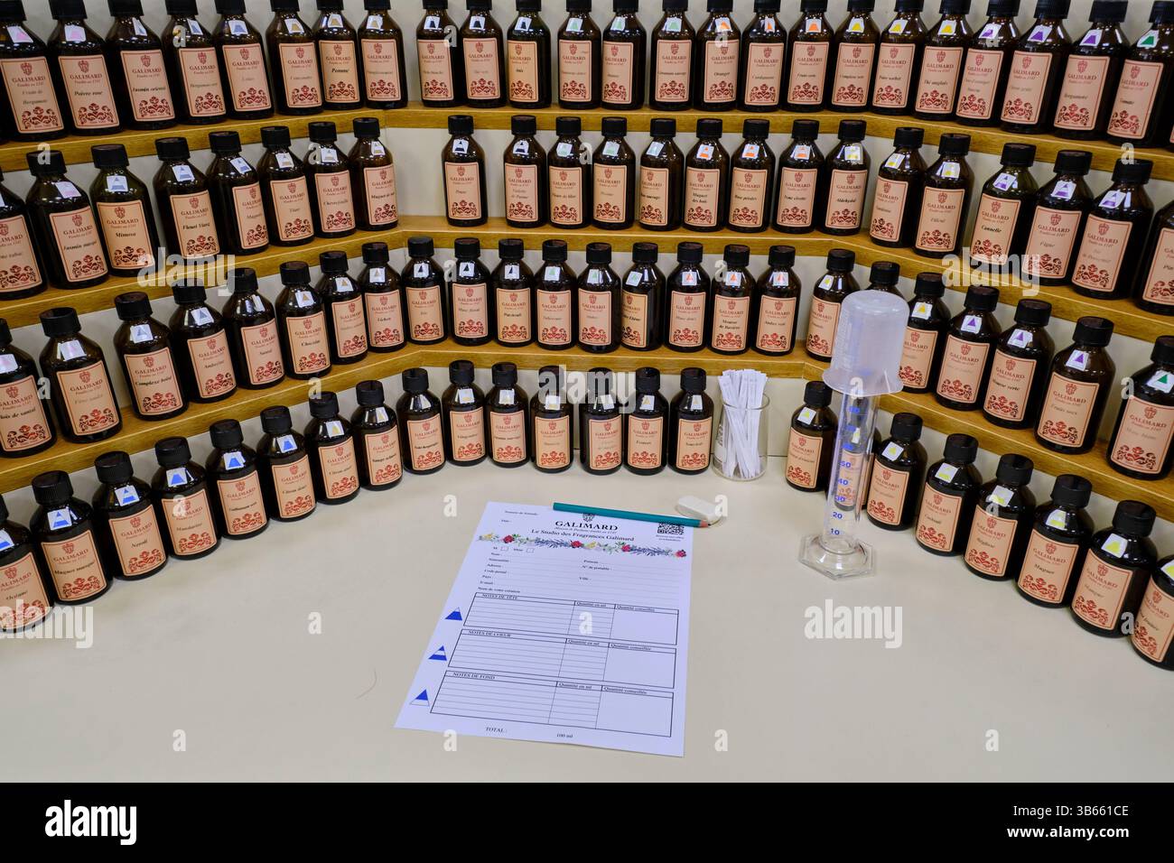 Grasse perfume organ hi-res stock photography and images - Alamy