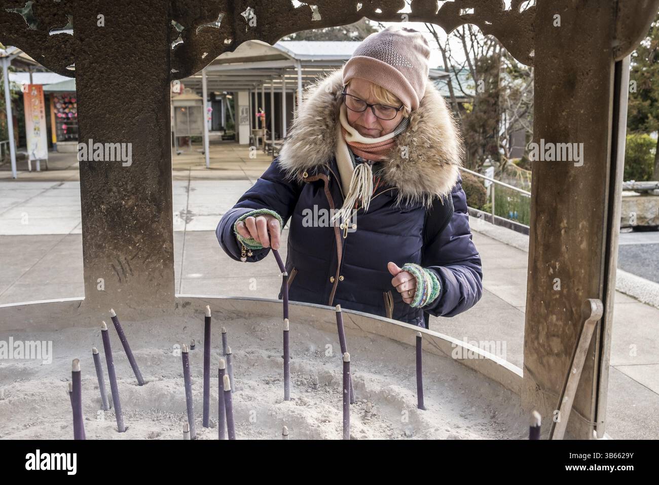 Incense stick ritual in a Japanese temple Stock Photo - Alamy