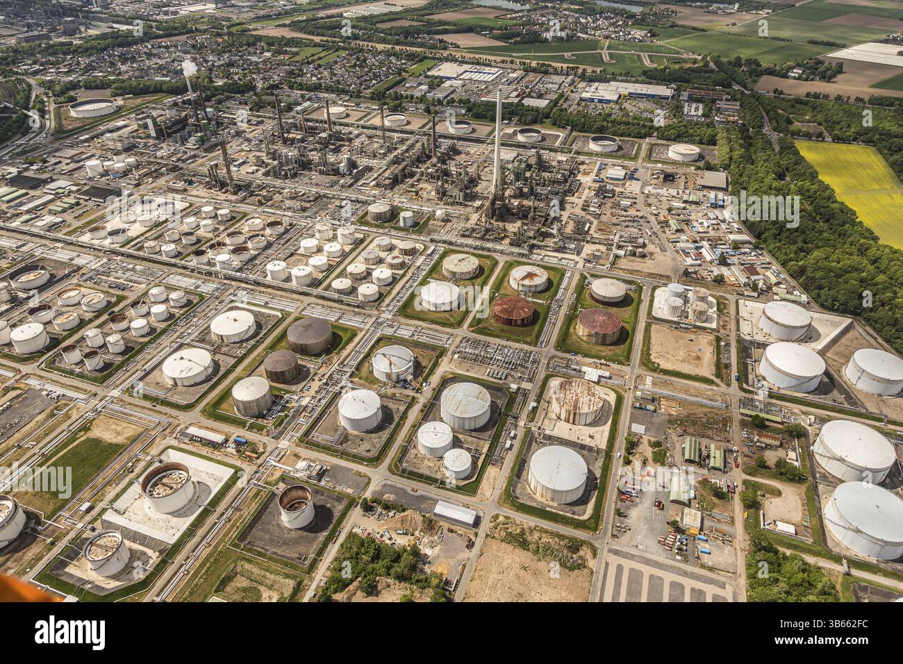 Shell Rheinland Refinery North Plant - Cologne-Godorf Stock Photo - Alamy