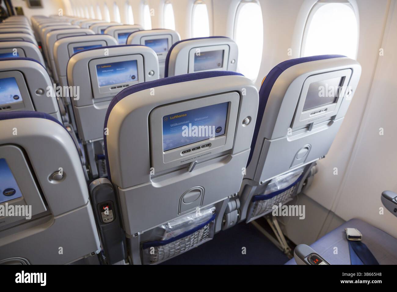 Inside jet engine hi-res stock photography and images - Alamy