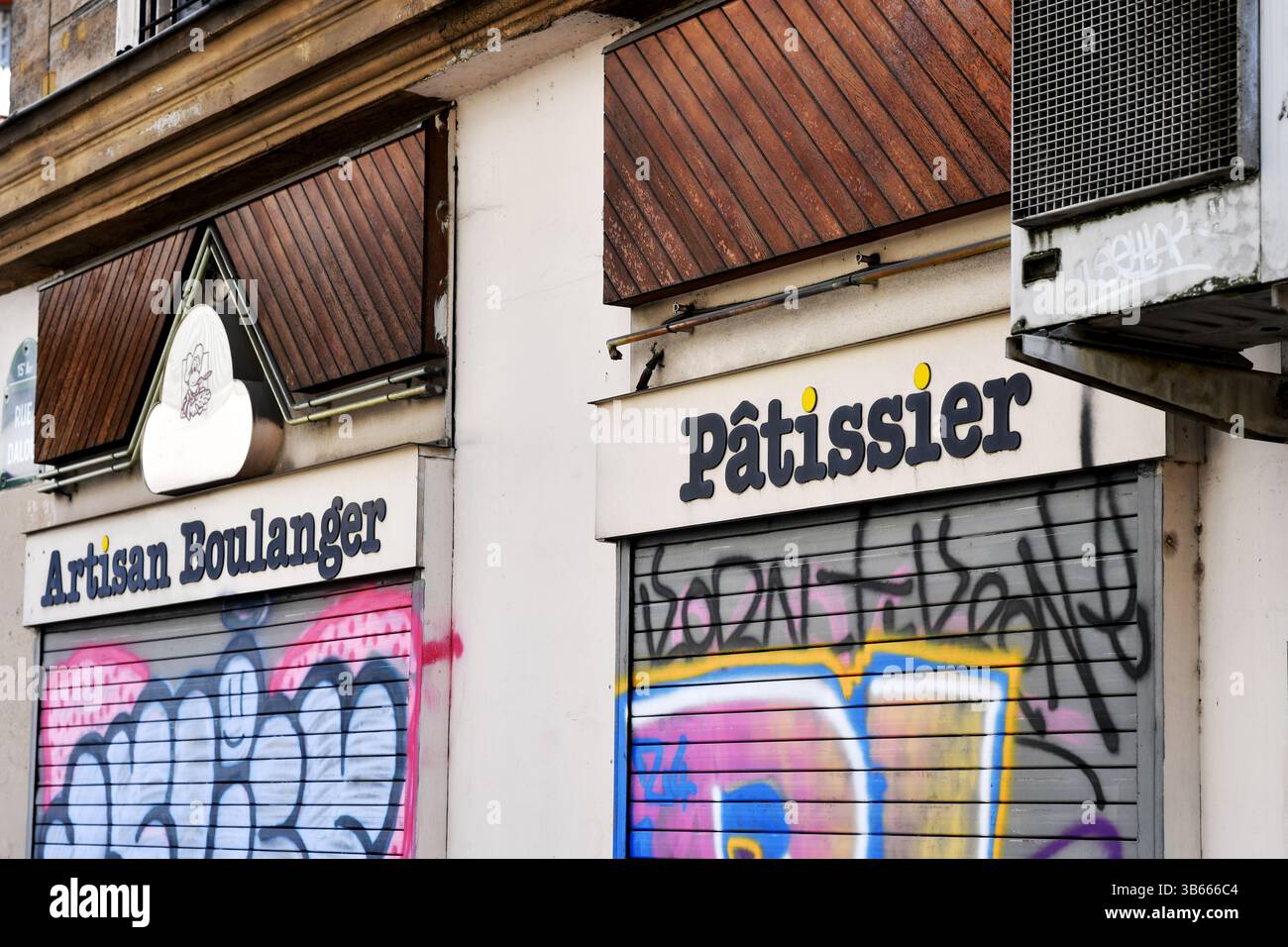 Closed Bakery in a street of Paris - France Stock Photo - Alamy