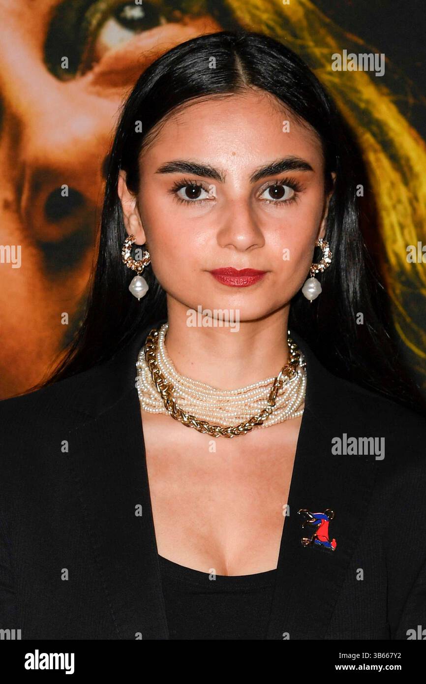 Bayan Layla zu Gast auf dem roten Teppich bei der Kino Film Premiere ...