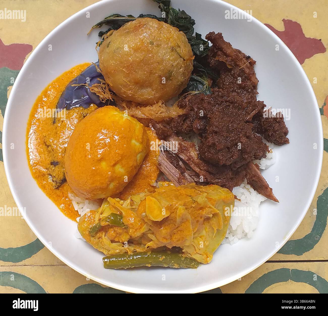 Nasi Padang Rendang, Indonesian food from West Sumatra with Beef ...