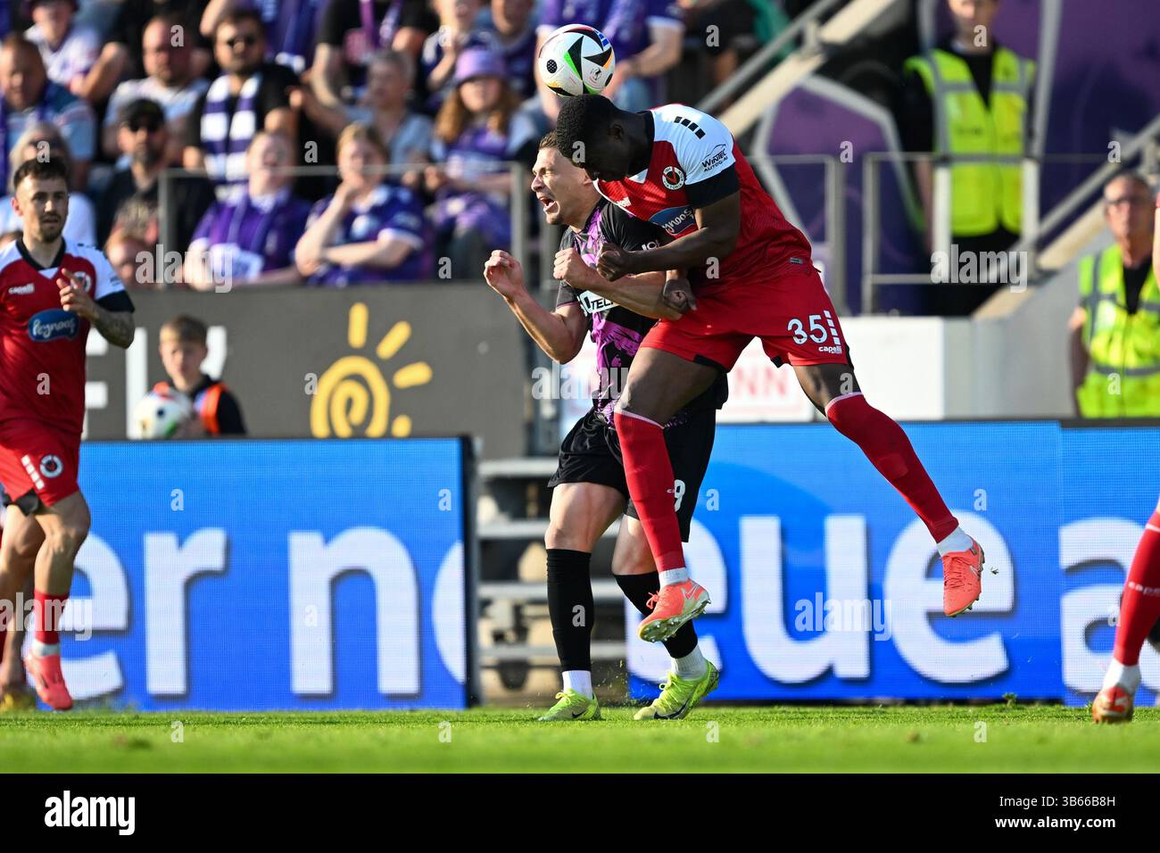 3. Liga - VfL Osnabrück - FC Viktoria Köln am 02.05.2025 an der Bremer ...