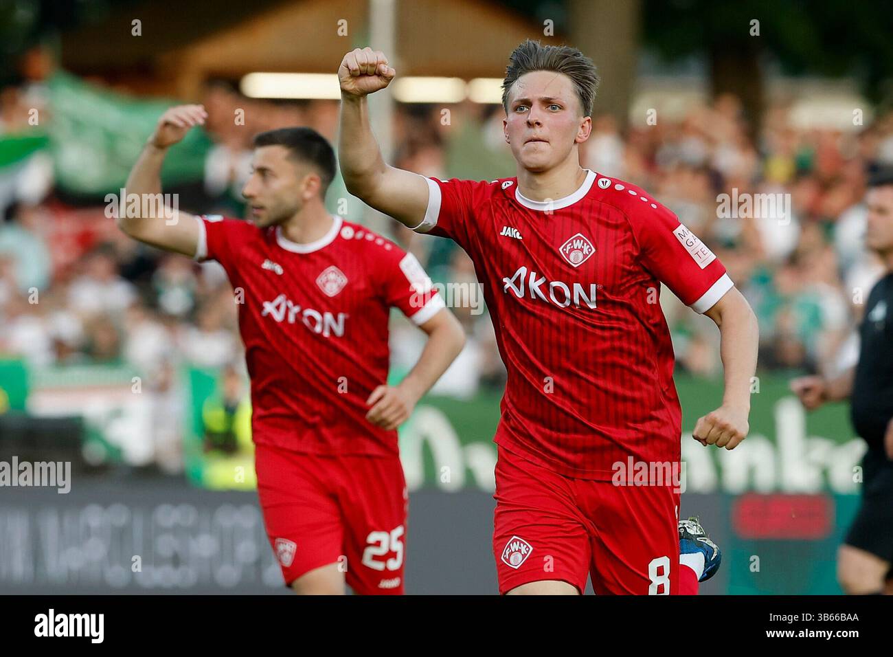 Torschuetze Fabian Wessig jubelt nach seinem Tor zum 1:1 02.05.2025, Fussball, Regionalliga ...