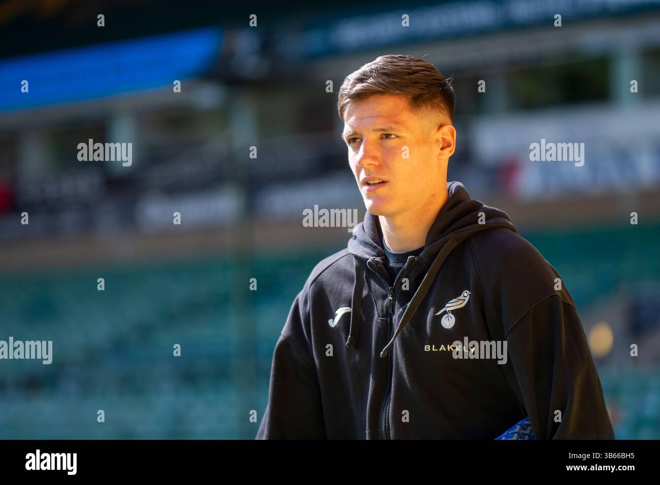 Ante Crnac of Norwich City arrives before the Sky Bet Championship ...