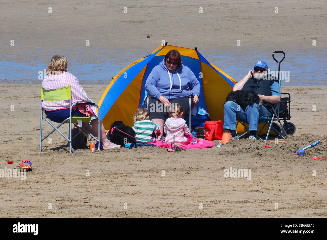 Perranporth, Cornwall, UK. 3rd May, 2025. UK Weather: Sunny at ...
