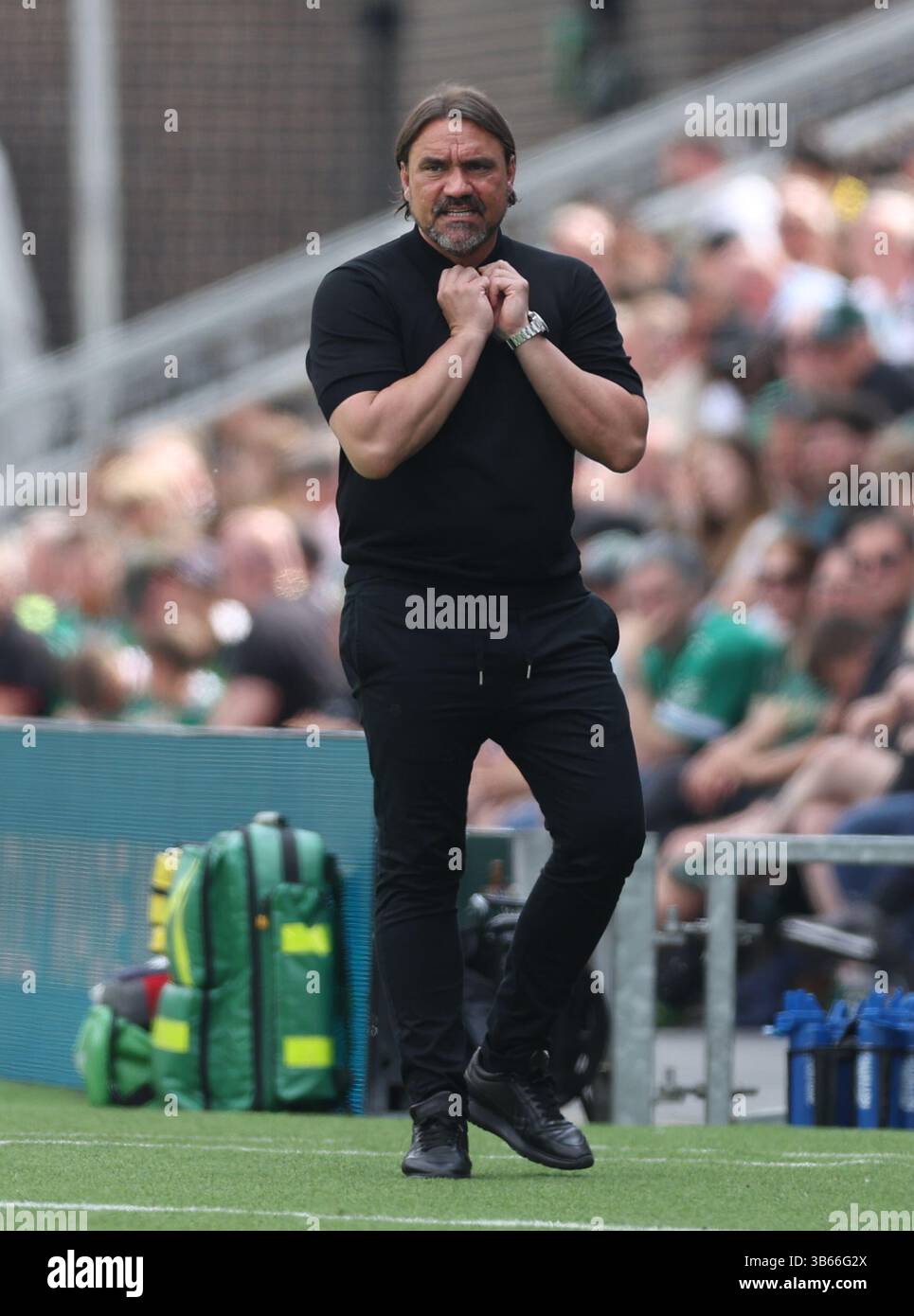 Leeds United manager Daniel Farke on the touchline during the Sky Bet ...