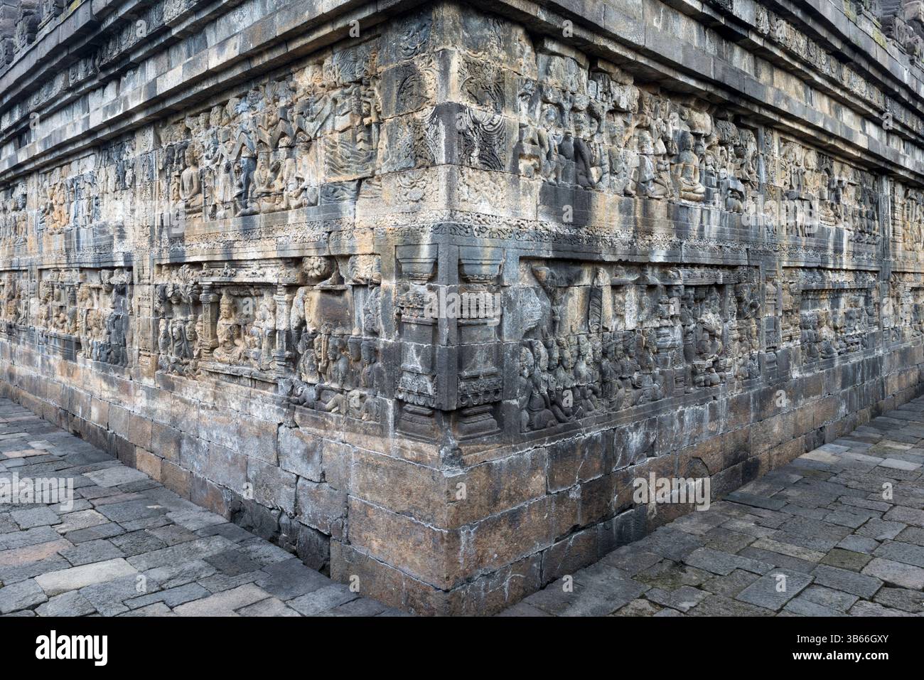 Bas reliefs on corner hi-res stock photography and images - Alamy