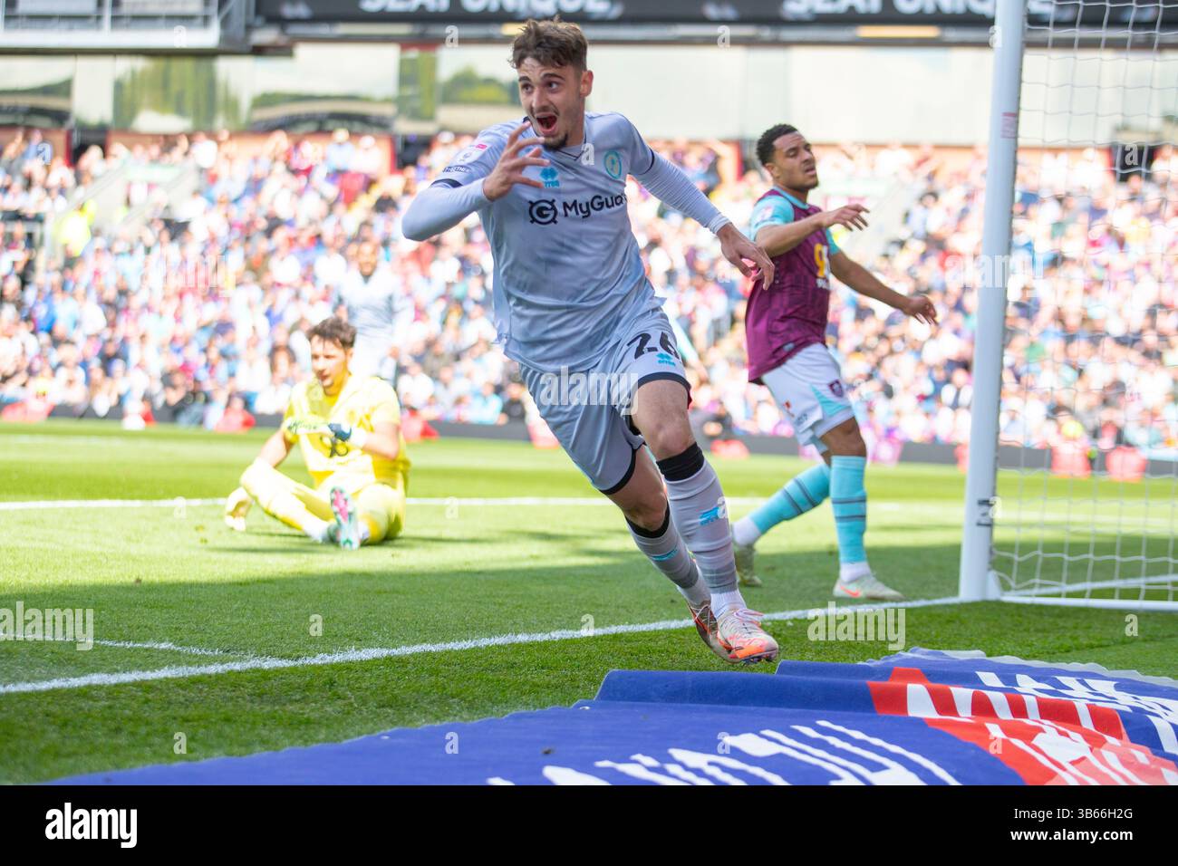 Goal 0-1 Mihailo Ivanovic #26 of Millwall F.C. celebrates his goal ...