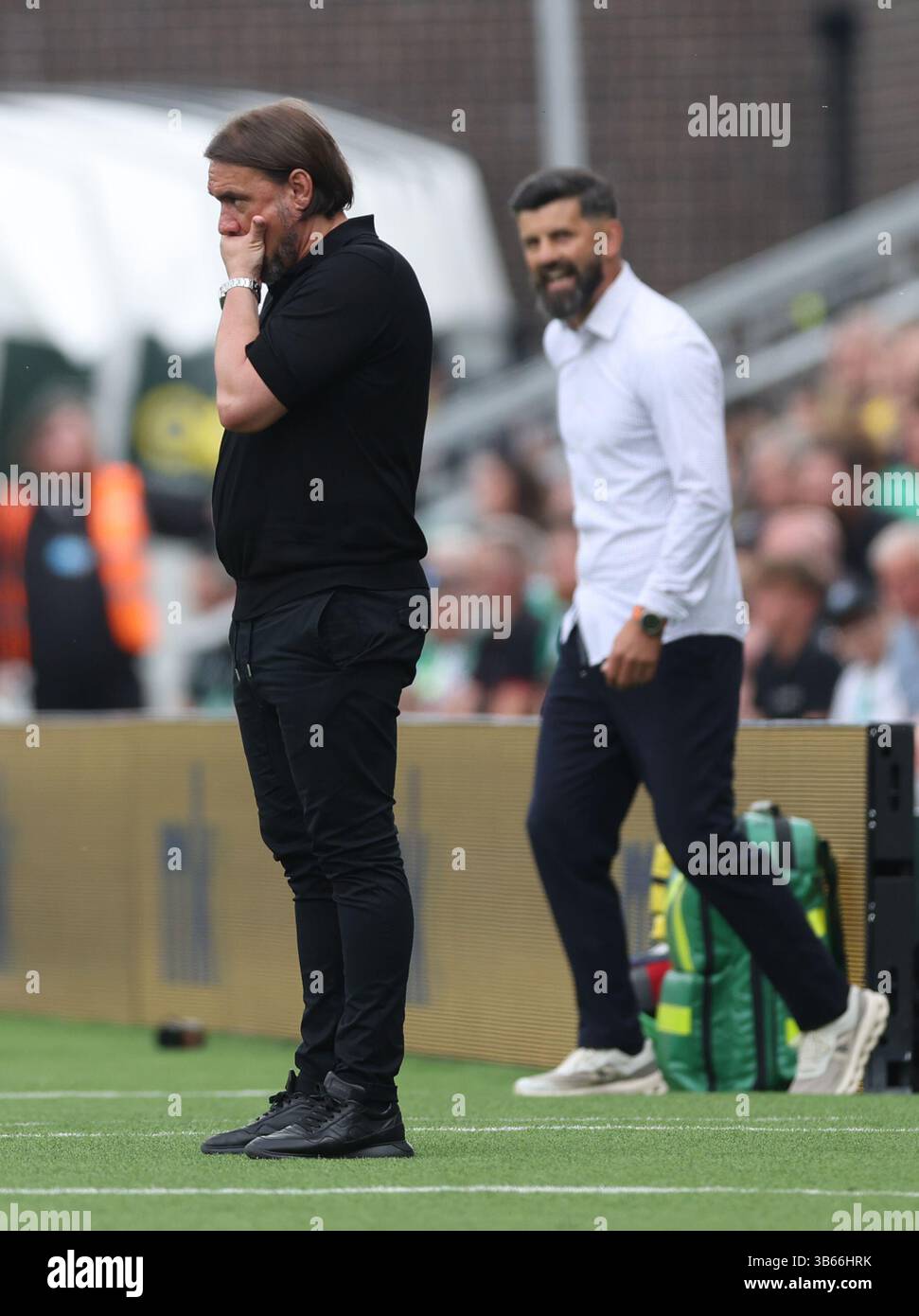 Leeds United manager Daniel Farke (left) and Plymouth Argyle manager ...