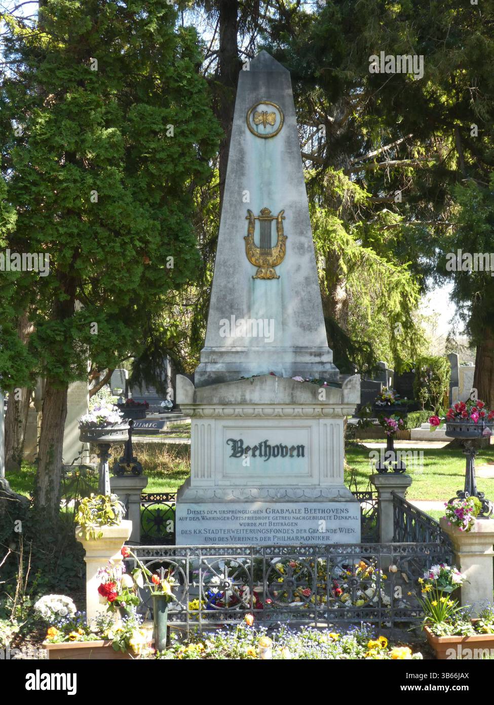 Grabdenkmal von Ludwig van Beethoven Beethoven war ursprünglich am ...
