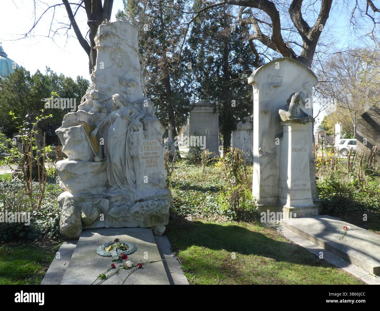 Impressionen vom Wiener Zentralfriedhof Der Wiener Zentralfriedhof gehört mit rund 330.000 ...