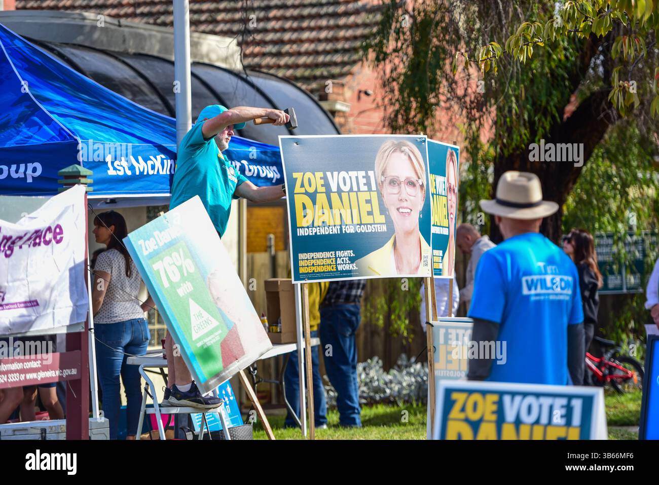 Melbourne, Australia. 03rd May, 2025. A volunteer seen fixing Zoe ...