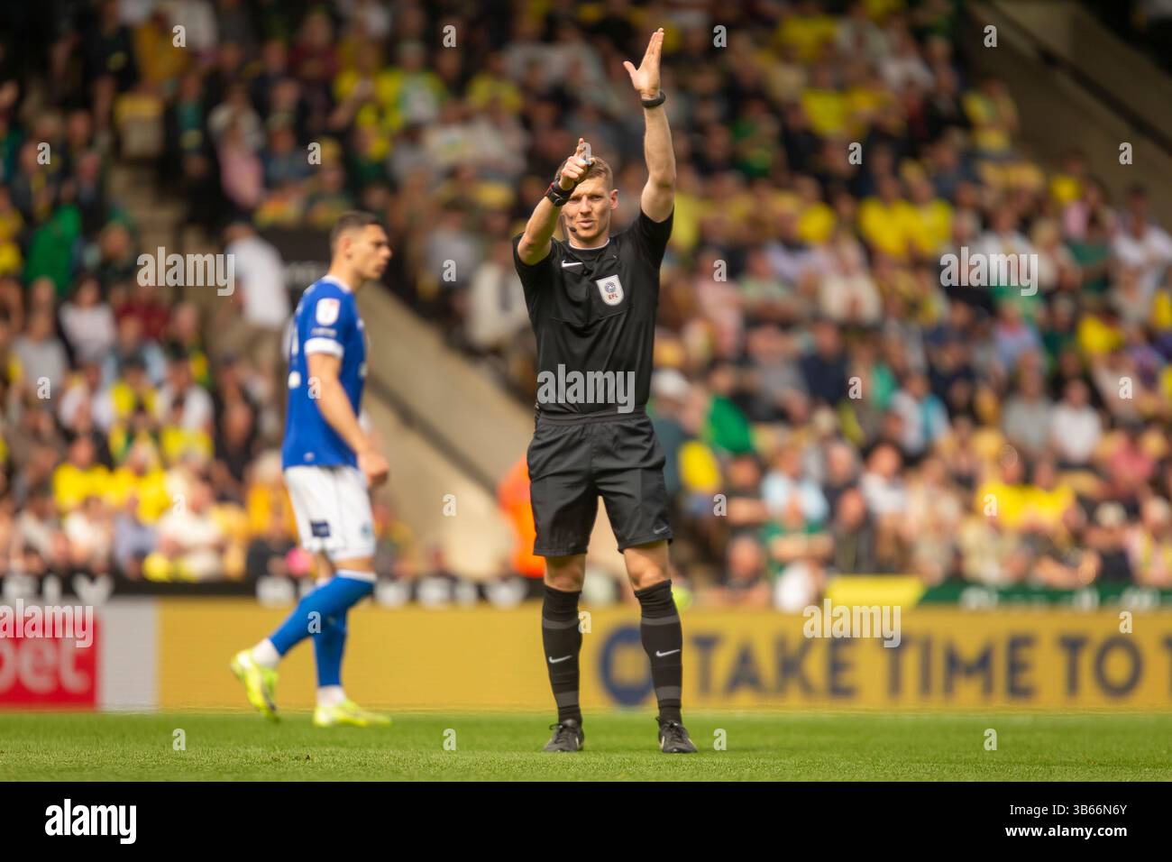 Referee Will Finnie during the Sky Bet Championship match between ...