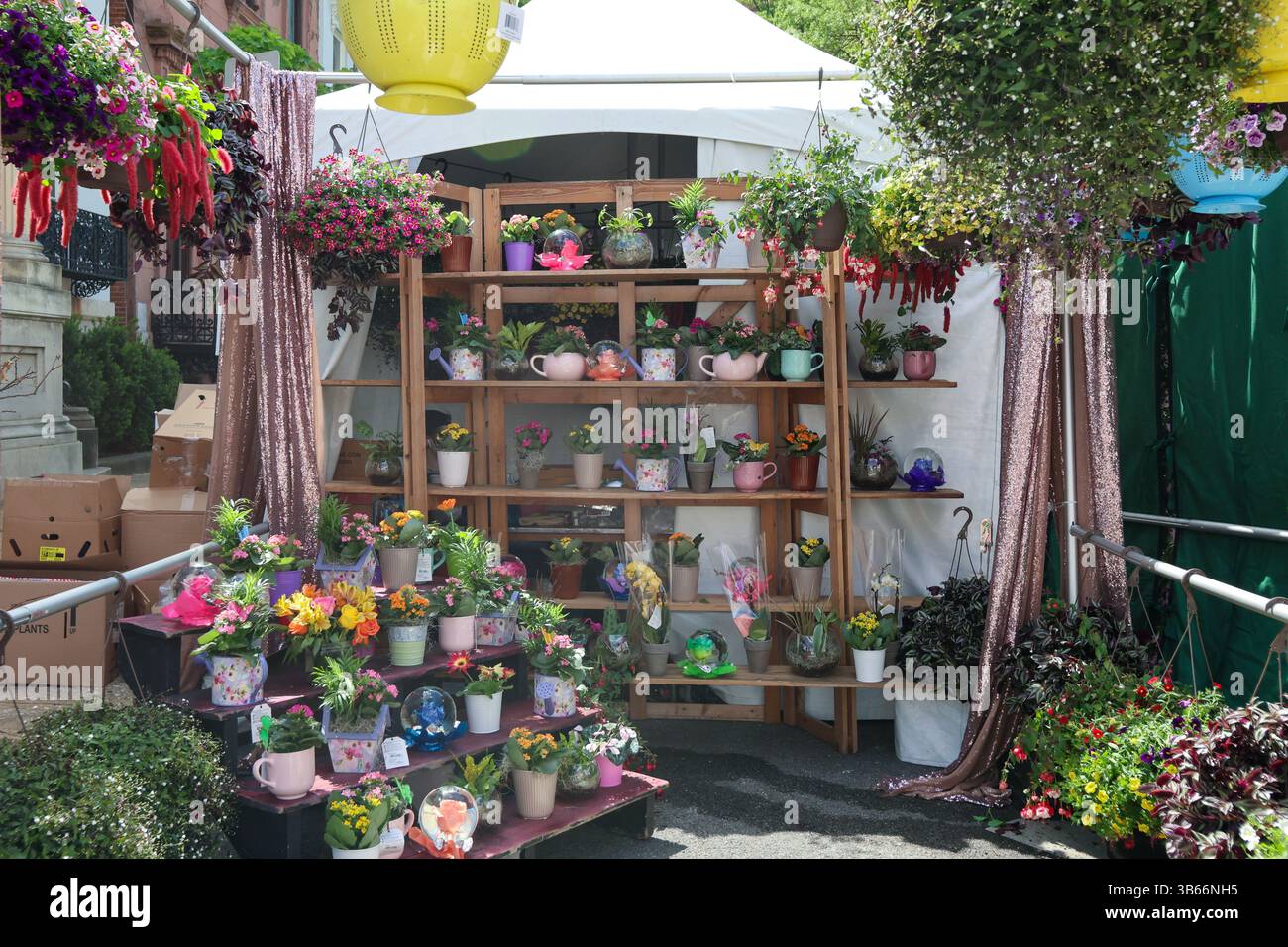 Flower district trucks hi-res stock photography and images - Alamy