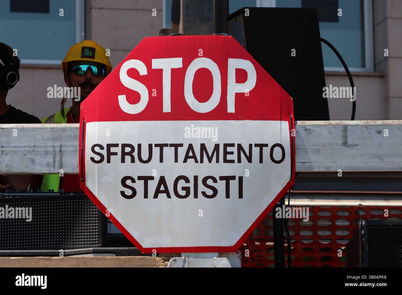 Work and dignity hi-res stock photography and images - Alamy