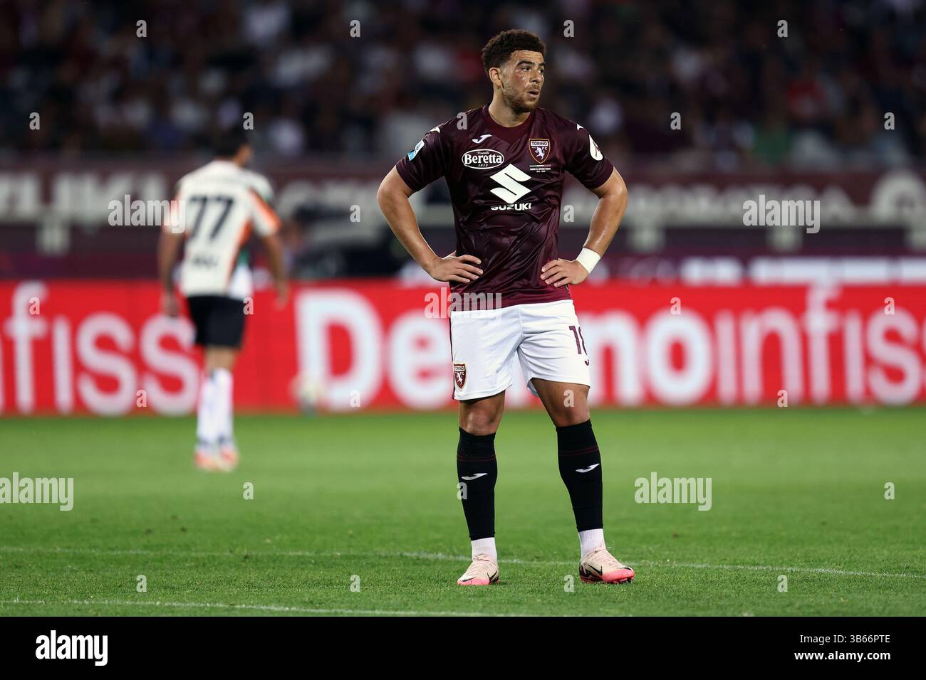 Torino, Italy. 02nd May, 2025. Che Adams of Torino Fc looks on during ...
