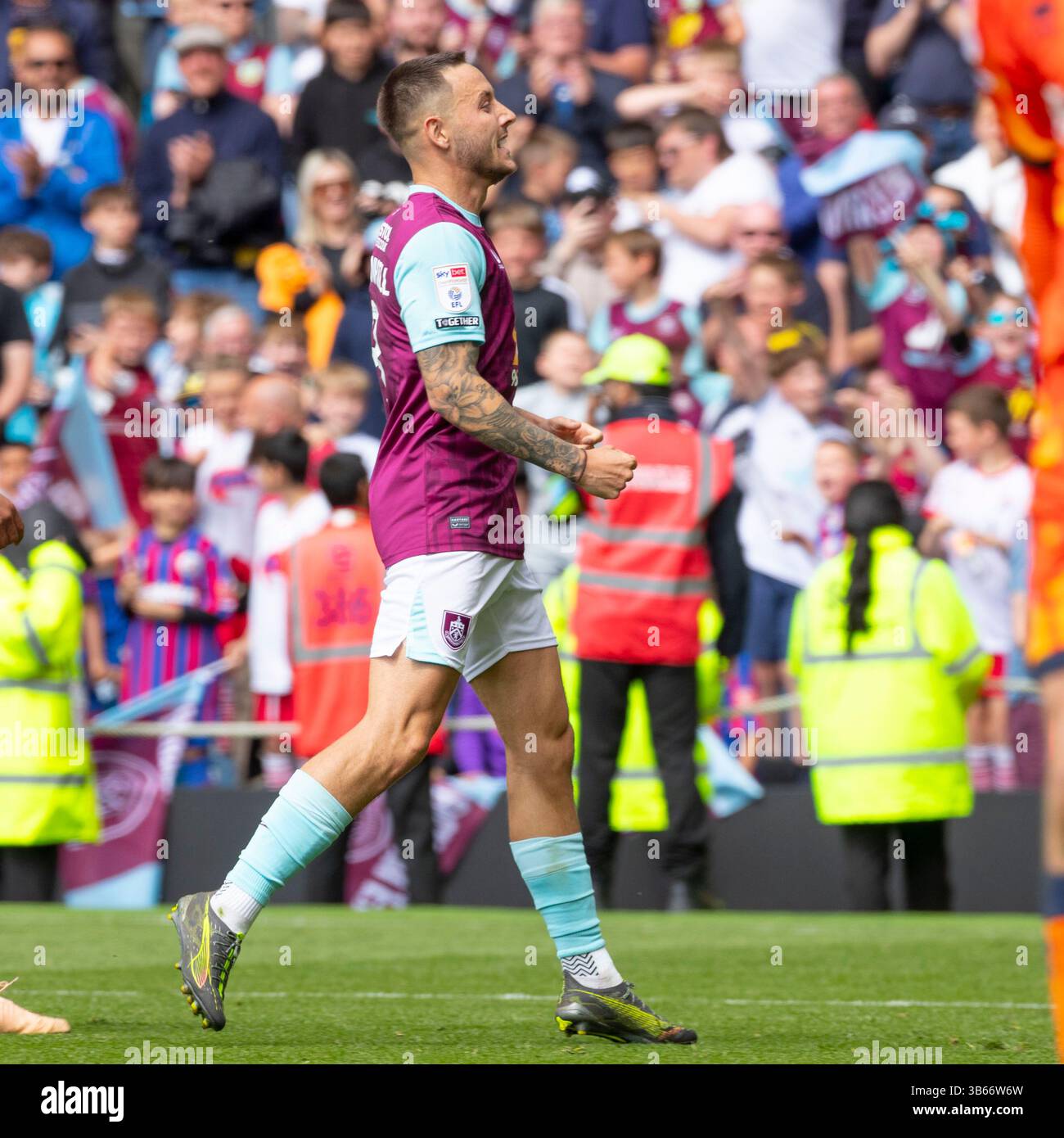 Josh Brownhill #8 of Burnley FC celebrates his goal during the Sky Bet ...