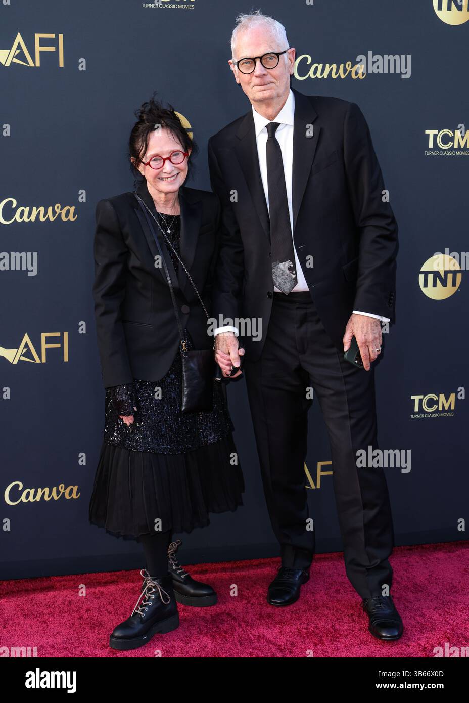 HOLLYWOOD, LOS ANGELES, CALIFORNIA, USA - APRIL 26: Mary Jo Deschanel ...
