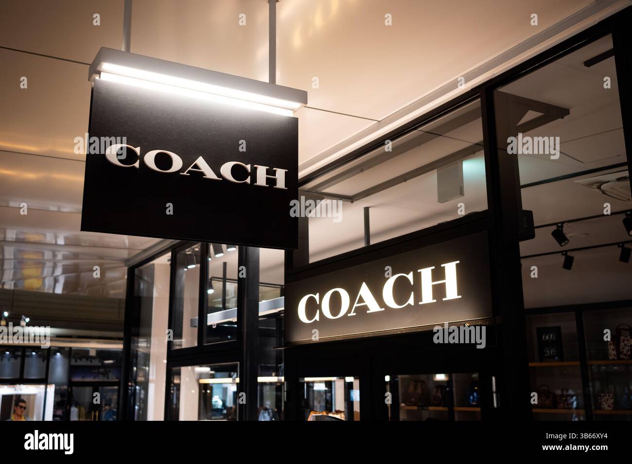 Coach outlet store storefront logo and banner Stock Photo - Alamy