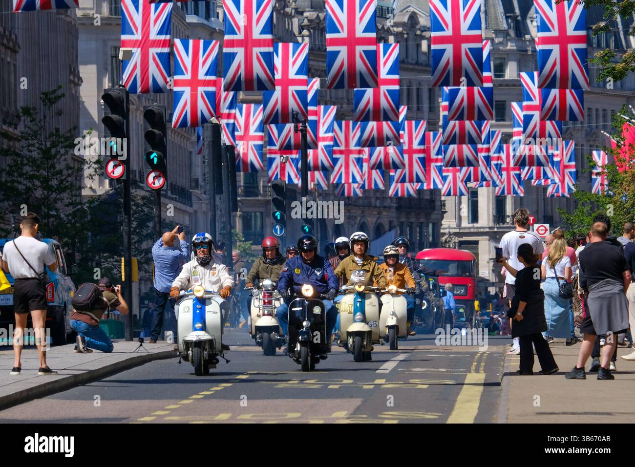 Mods buckingham palace ride out hi-res stock photography and images - Alamy