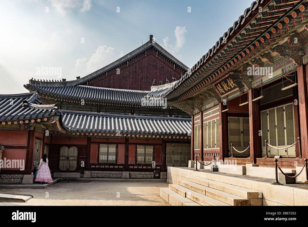 Beautiful Korean women wearing hanbok traditional dress visiting ...