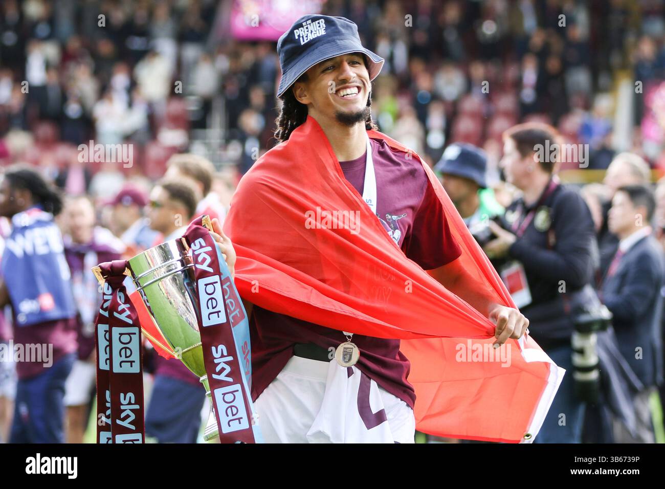 Turf Moor, Bunrley, England, May 3rd 2025: Hannibal Mejbri (28 Burnley ...