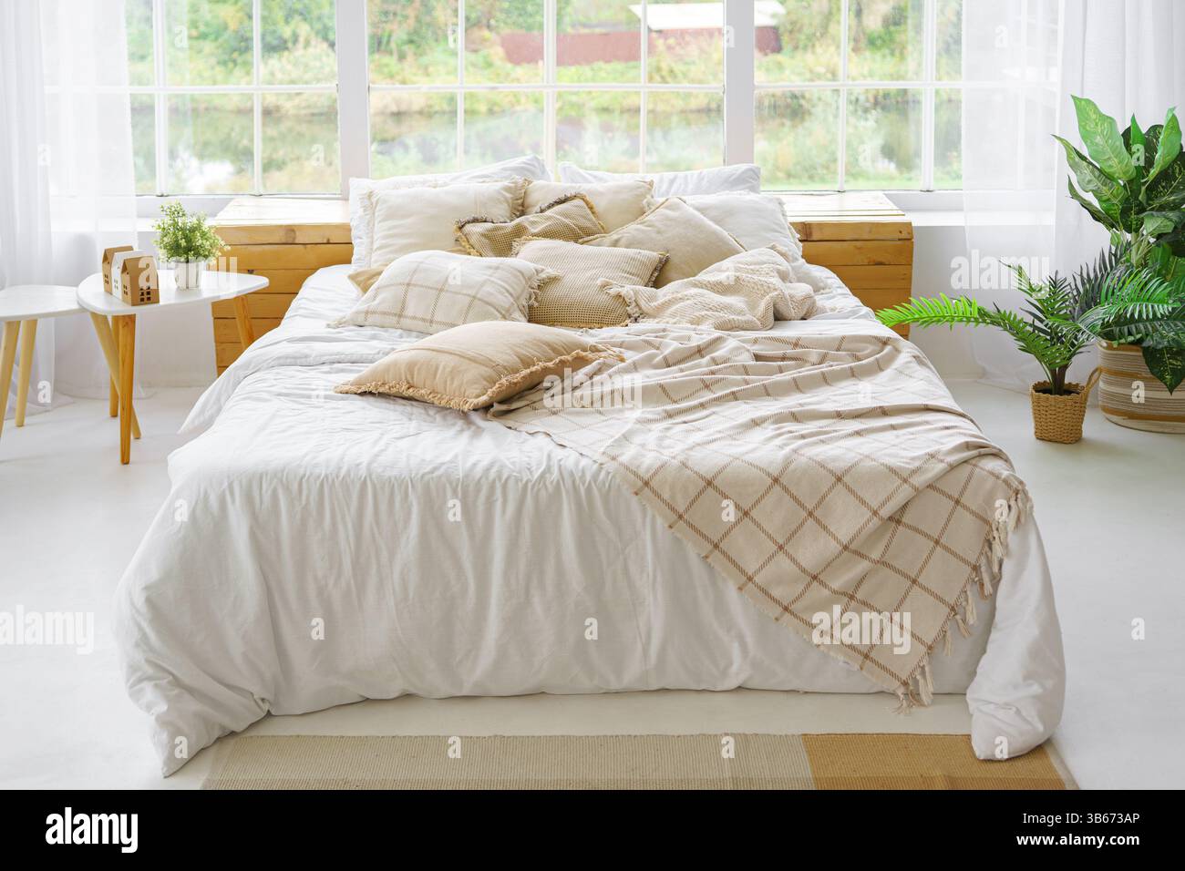 Comfortable bed lots soft hi-res stock photography and images - Alamy