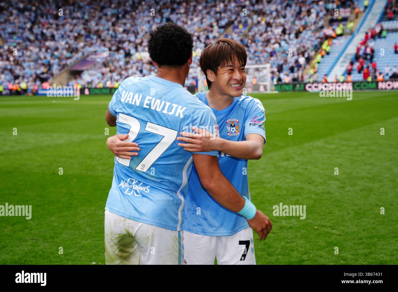 Coventry City's Tatsuhiro Sakamoto (right) and Coventry City's Milan ...