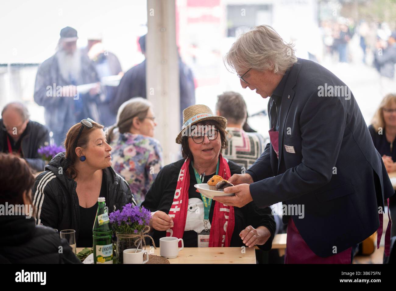 Bevoelkerungsgruppen hi-res stock photography and images - Alamy