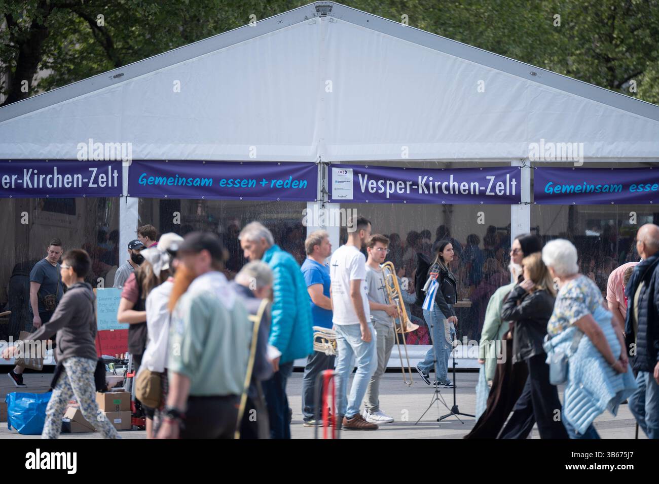 Vesper-Kirchen-Zelt auf dem Kirchentag in Hannover Foto vom 03.05.2025 ...