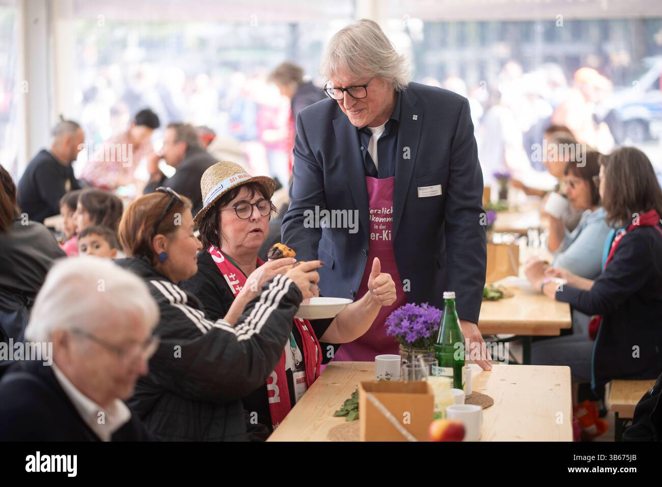 Friedhelm Feldkamp, Diakoniepastor und Geschaeftsfuehrer Diakonisches ...