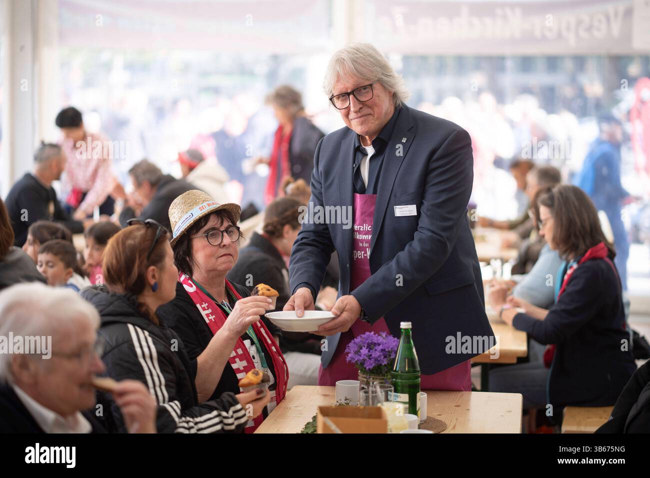 Bevoelkerungsgruppen hi-res stock photography and images - Alamy