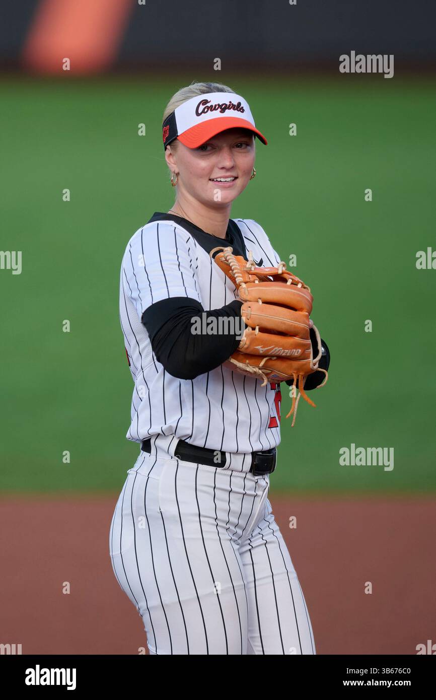 Oklahoma State Cowgirls second baseman Rosie Davis (26) during an NCAA ...