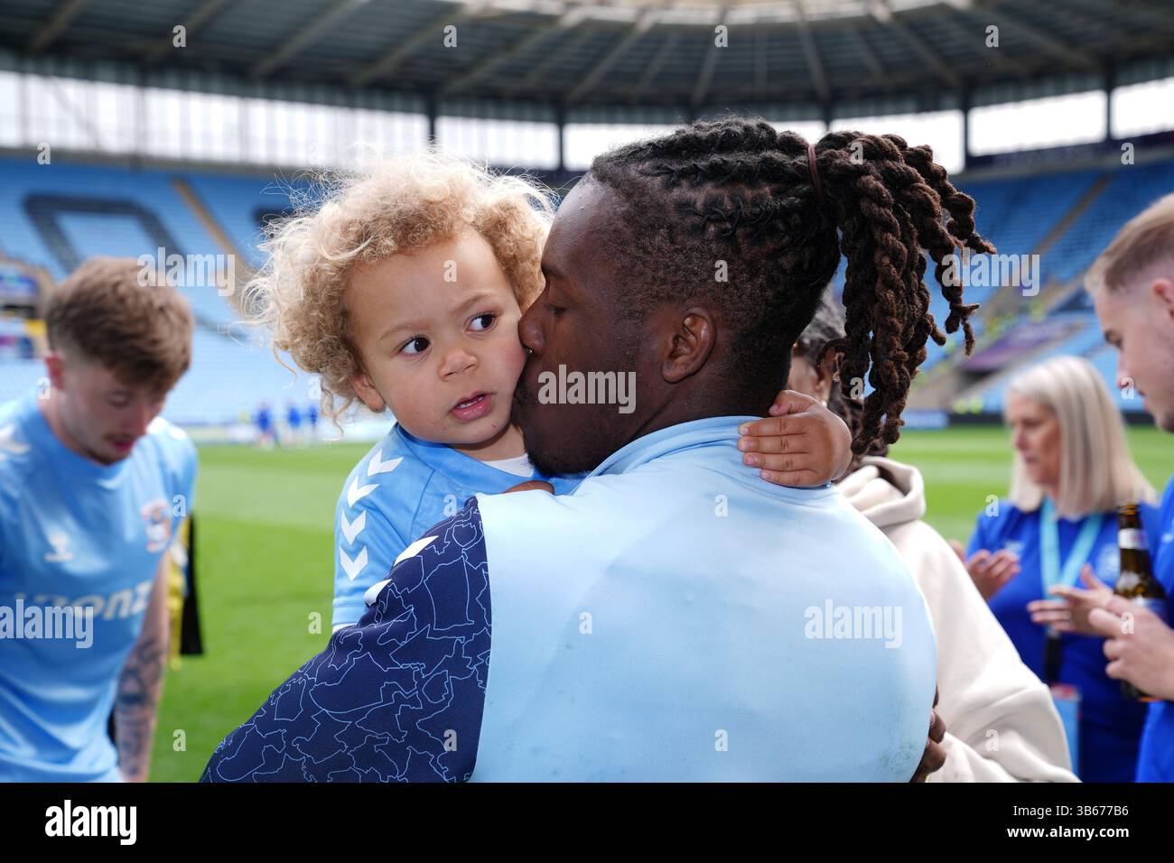 Coventry City's Brandon Thomas-Asante and family after the Sky Bet ...