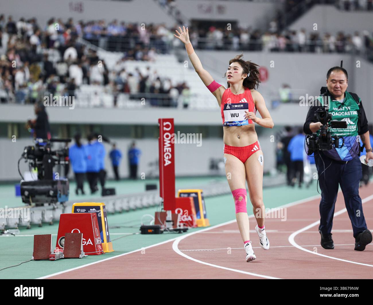 Shaoxing, China's Zhejiang Province. 3rd May, 2025. Wu Yanni of China waves to the spectators ...