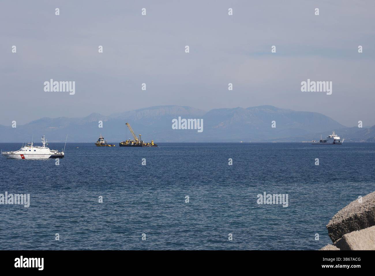 THE HEBO LIFT 2 BARGE ARRIVES IN PORTICELLO AT THE EXACT POINT WHERE ...